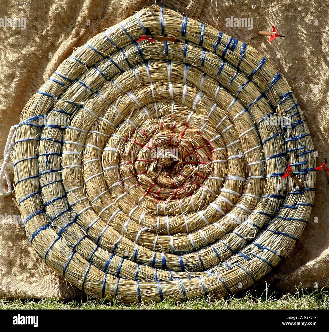 Straw target hi-res stock photography and images - Alamy
