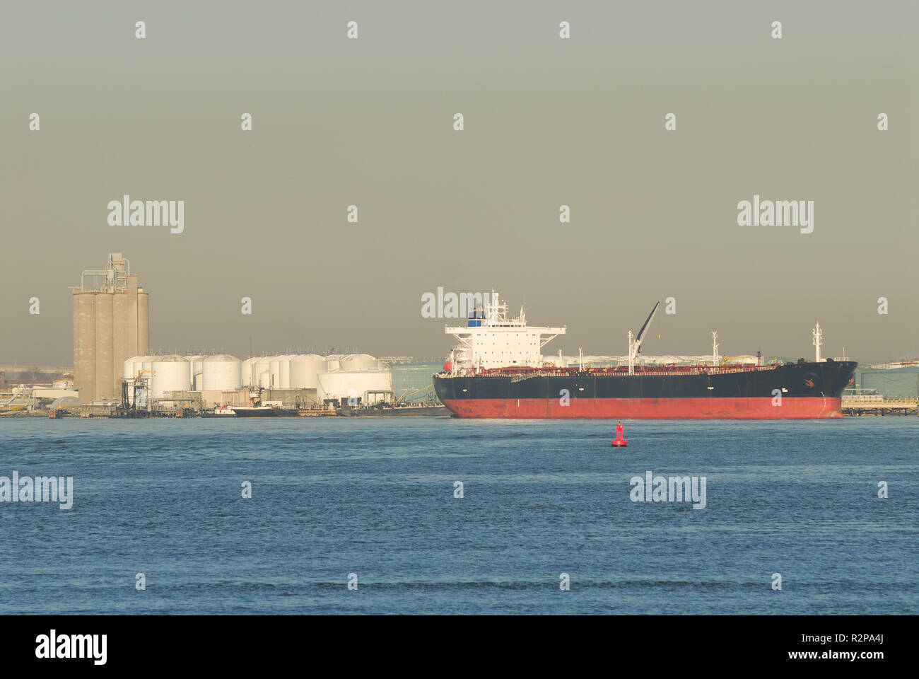 oil tank in port Stock Photo - Alamy