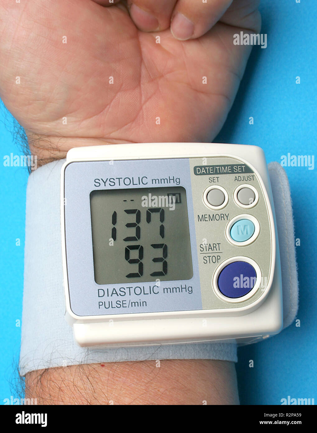 Measuring systolic blood pressure nurse hi-res stock photography and ...