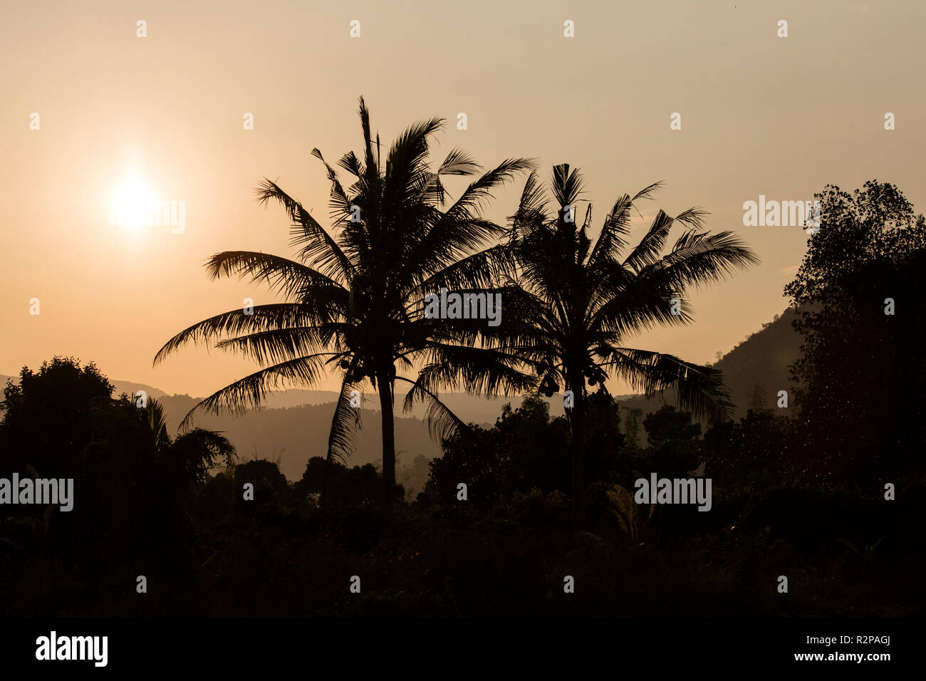 Two silhouettes hi-res stock photography and images - Alamy