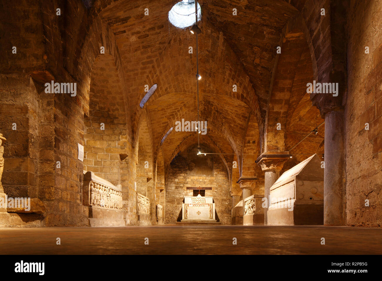 Crypt of palermo cathedral hi-res stock photography and images - Alamy