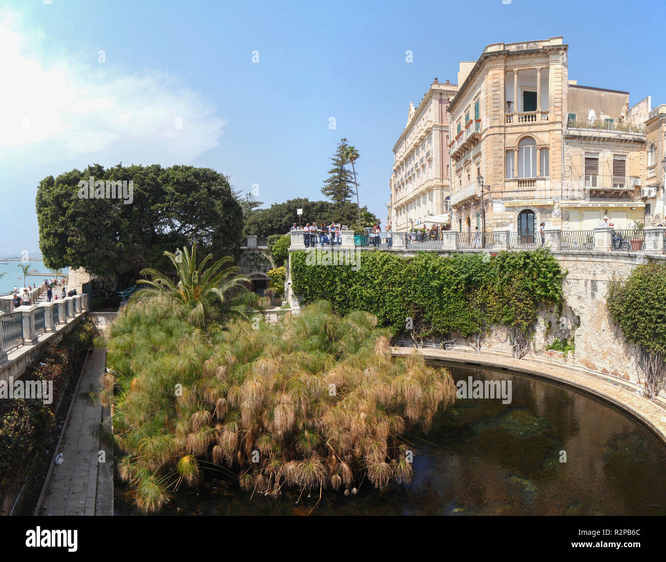Fonte aretusa hi-res stock photography and images - Alamy