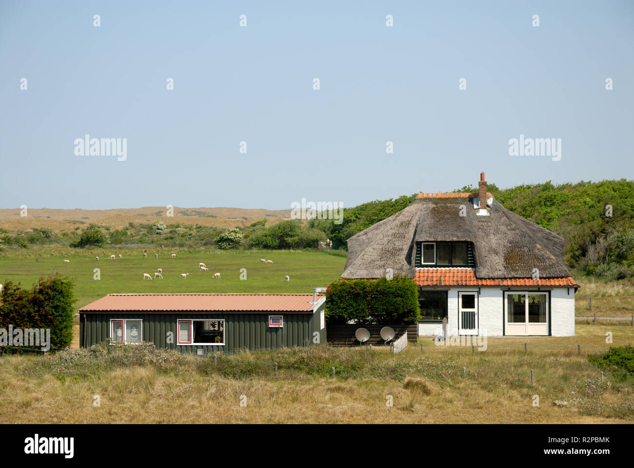 Holland roof home thatched hi-res stock photography and images - Alamy