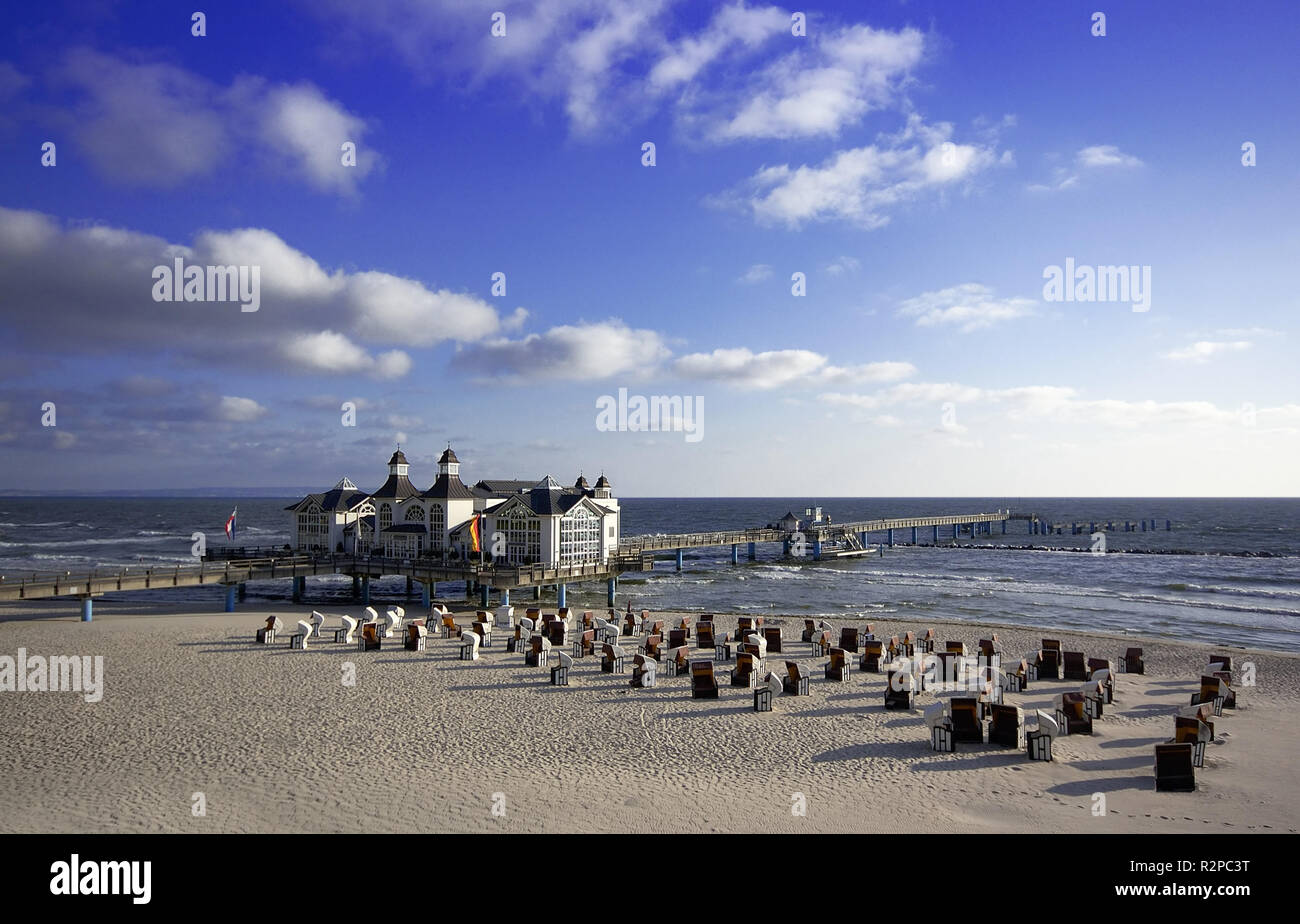 beach and pier sellin Stock Photo - Alamy