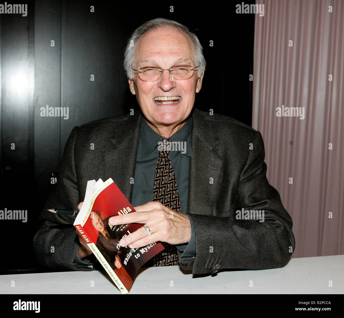 Alan Alda makes an appearance at a book signing at Temple Judea in ...