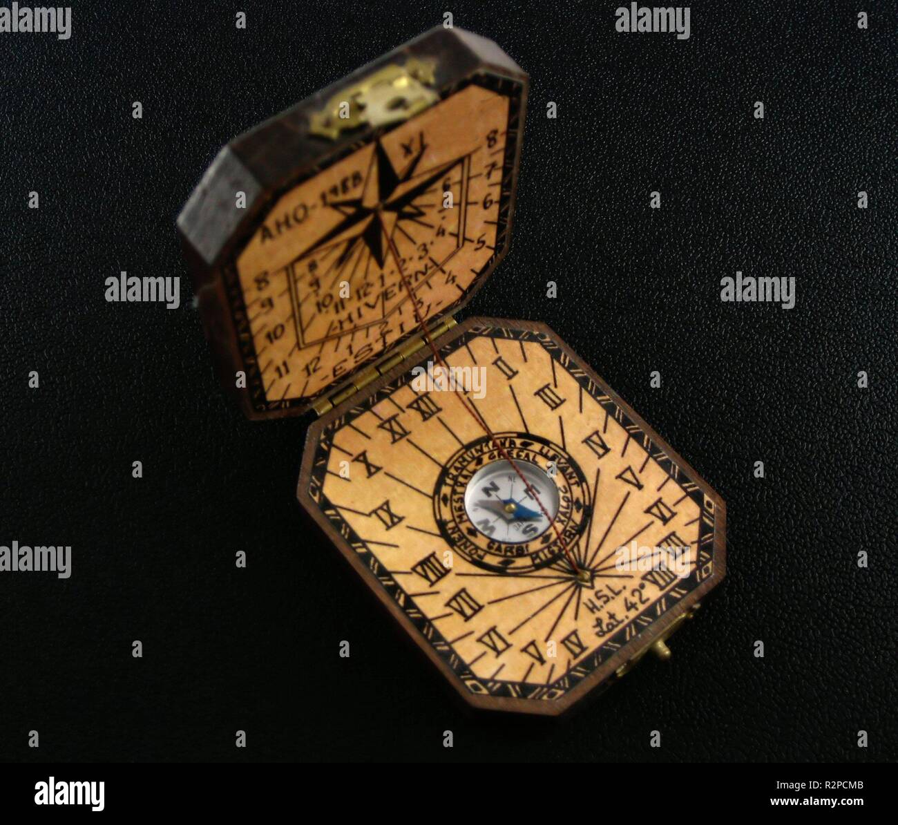 Portable sundial hi-res stock photography and images - Alamy