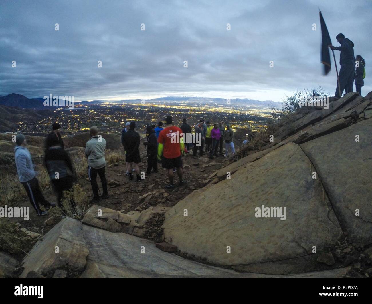 Army Reserve Soldiers from the 76th Operational Response Command pause ...