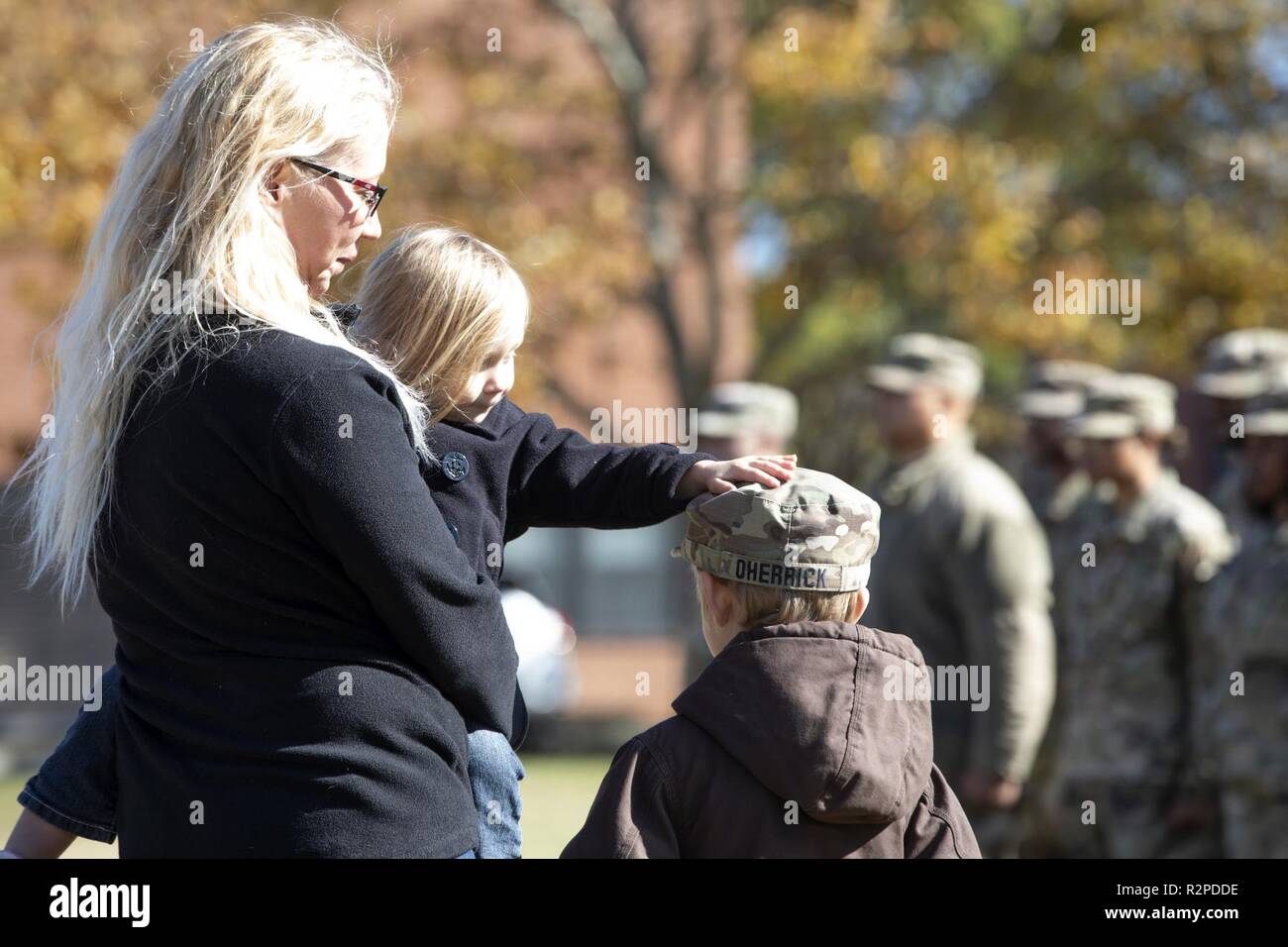 U.S. Army Officer gets pinned to the rank of Major by his daughter ...