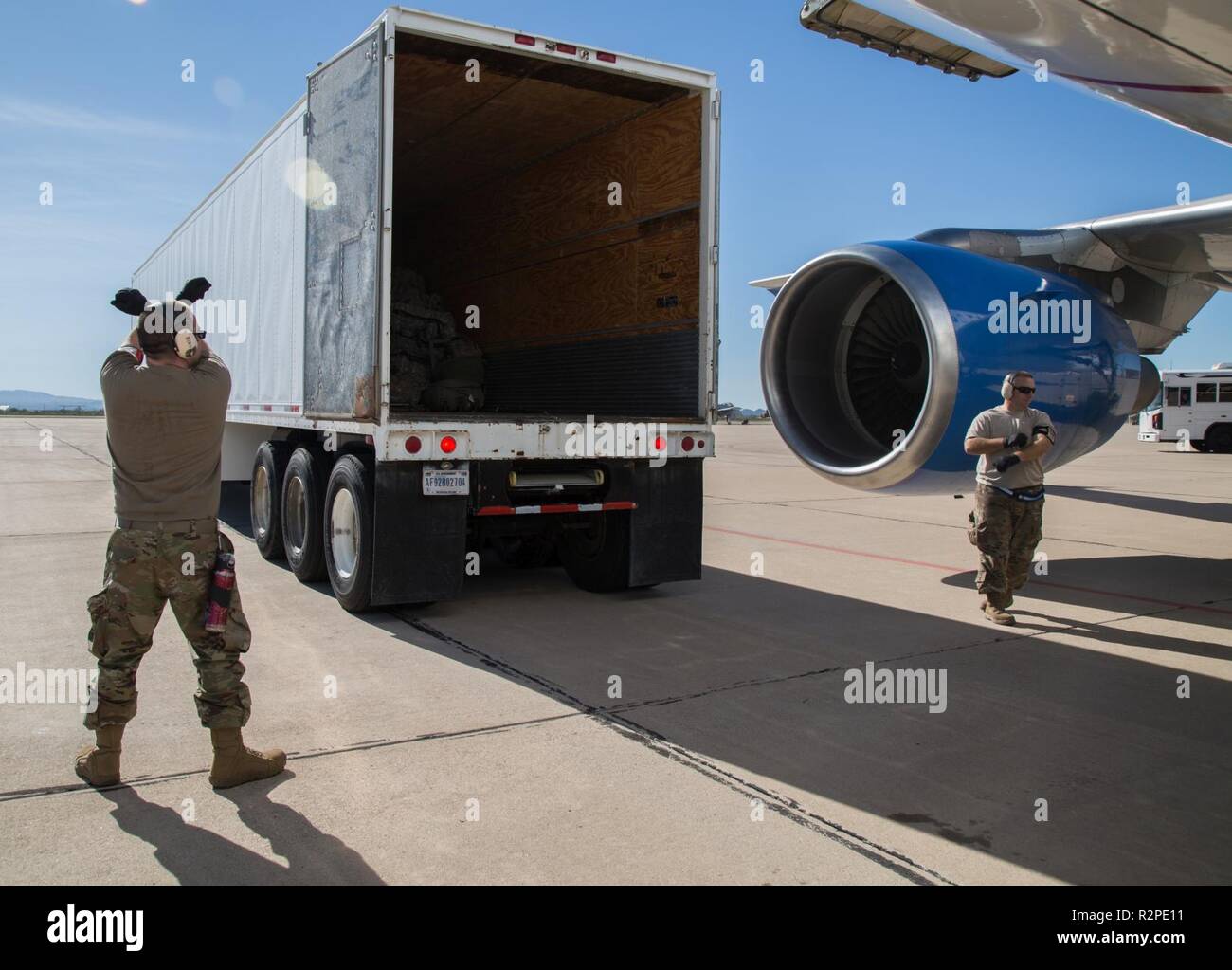 U s customs and border clearance agents hi-res stock photography and ...