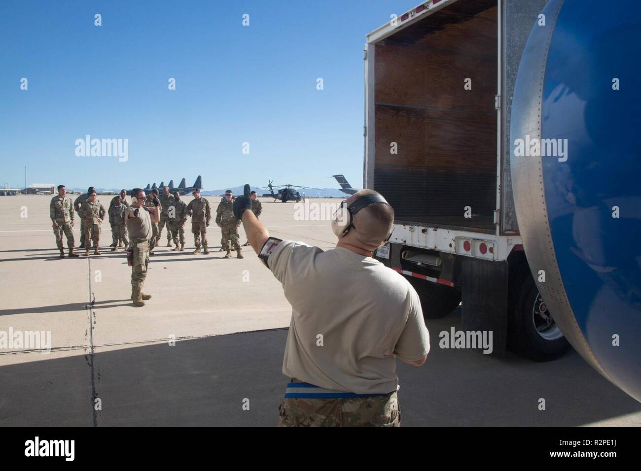 U s customs and border clearance agents hi-res stock photography and ...