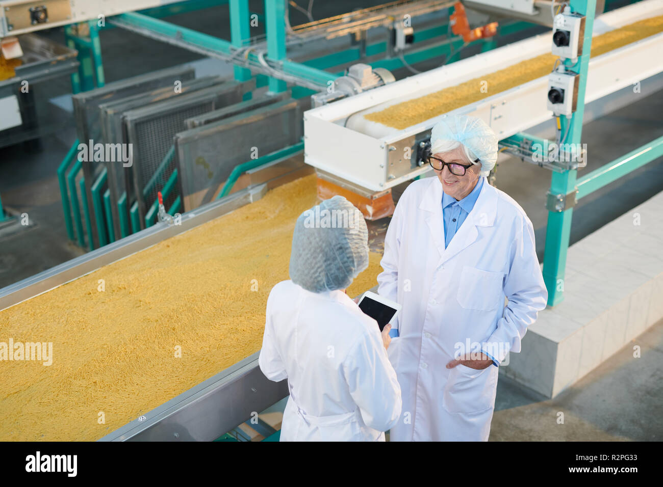 Workers production line hi-res stock photography and images - Alamy