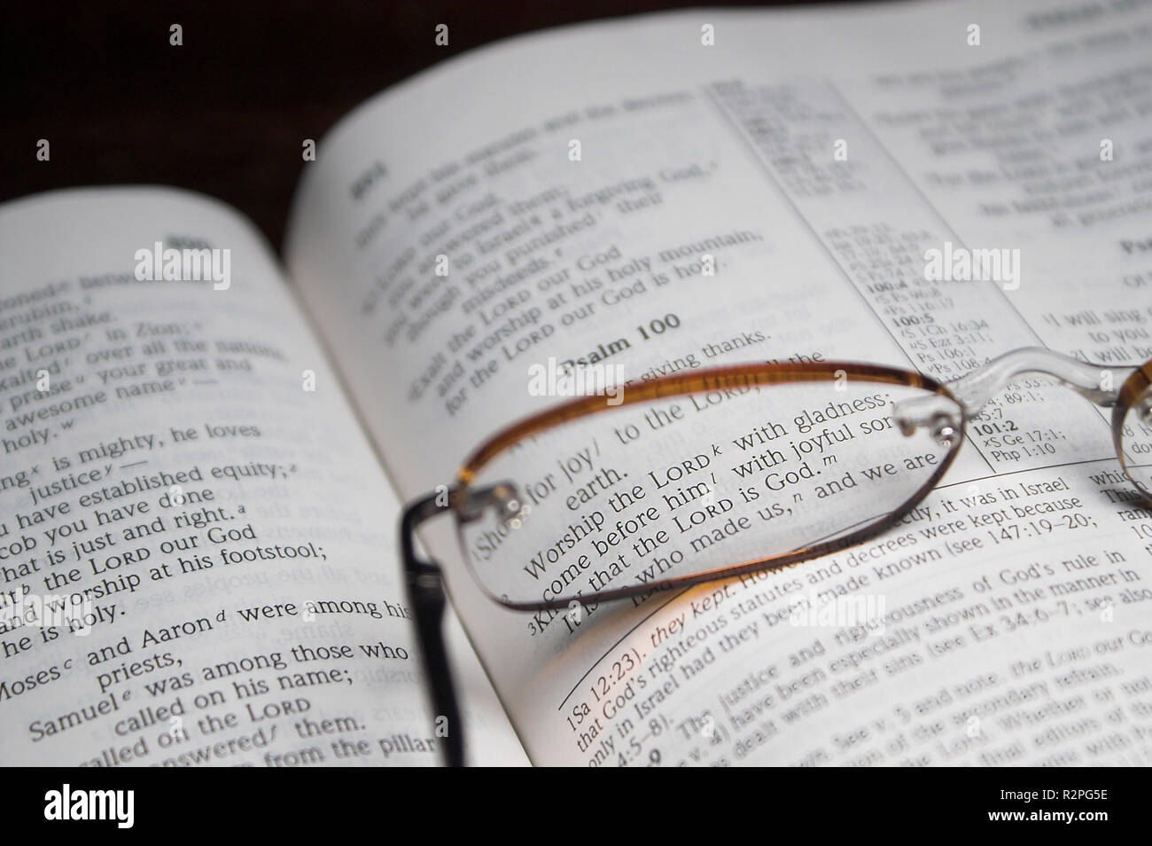 Reading of passages hi-res stock photography and images - Alamy