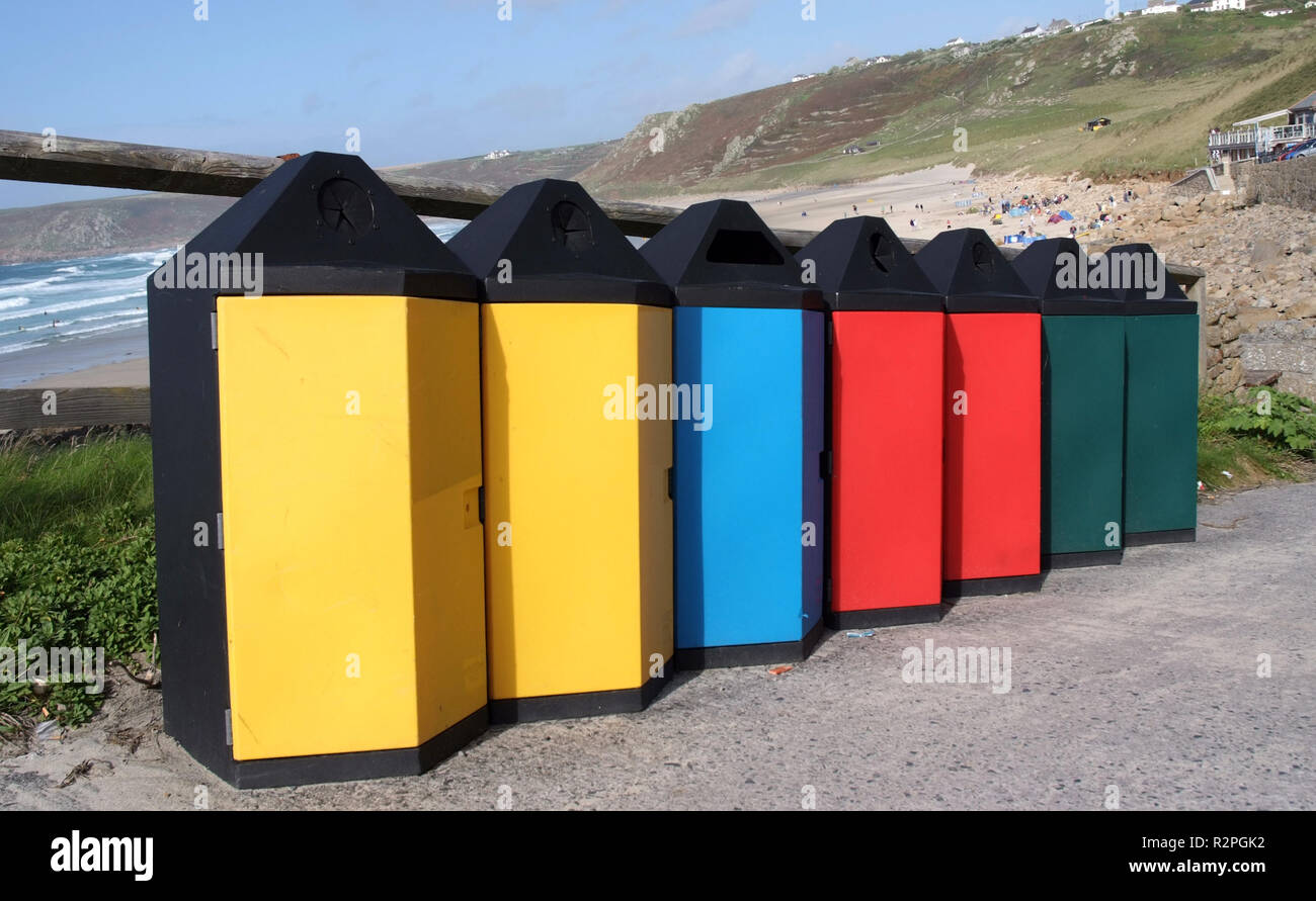 Trash divided hi-res stock photography and images - Alamy
