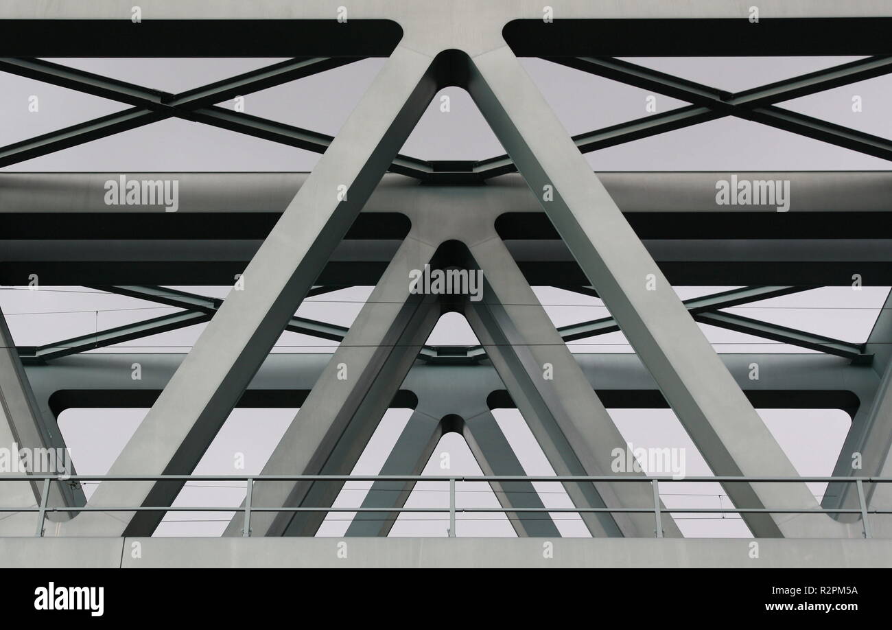 Bridge construct statics hi-res stock photography and images - Alamy
