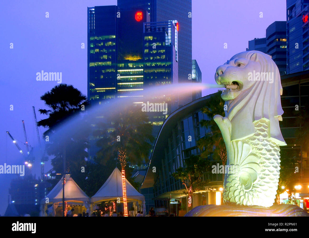 Emblem of the metropolis singapore hi-res stock photography and images ...