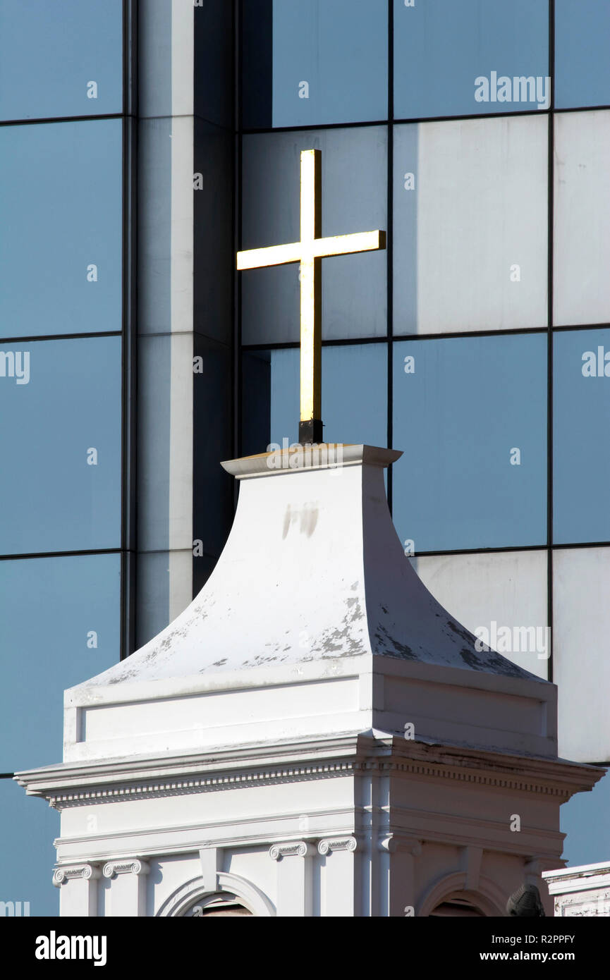 cross a church new york city Stock Photo - Alamy