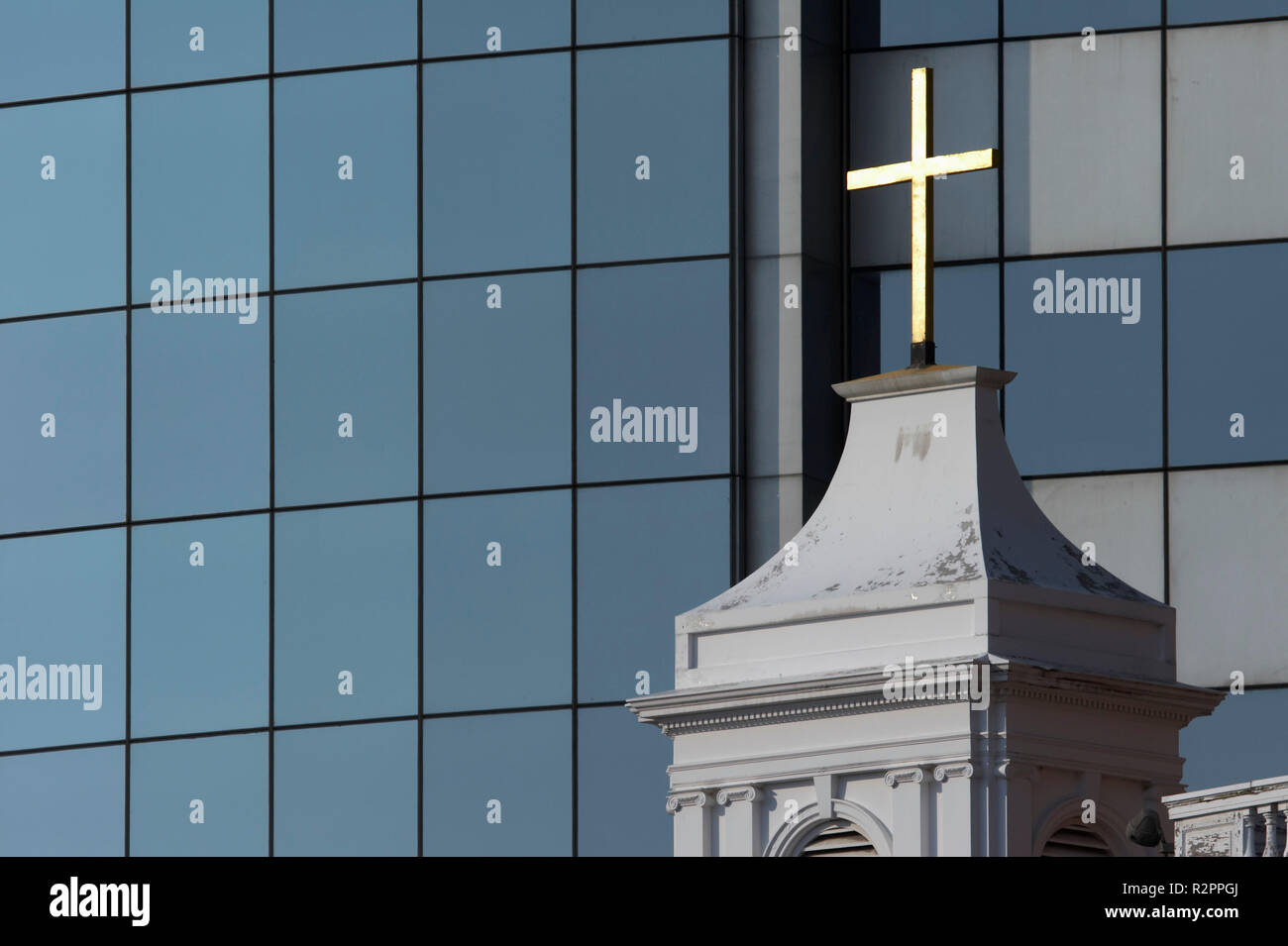 cross a church new york city Stock Photo - Alamy