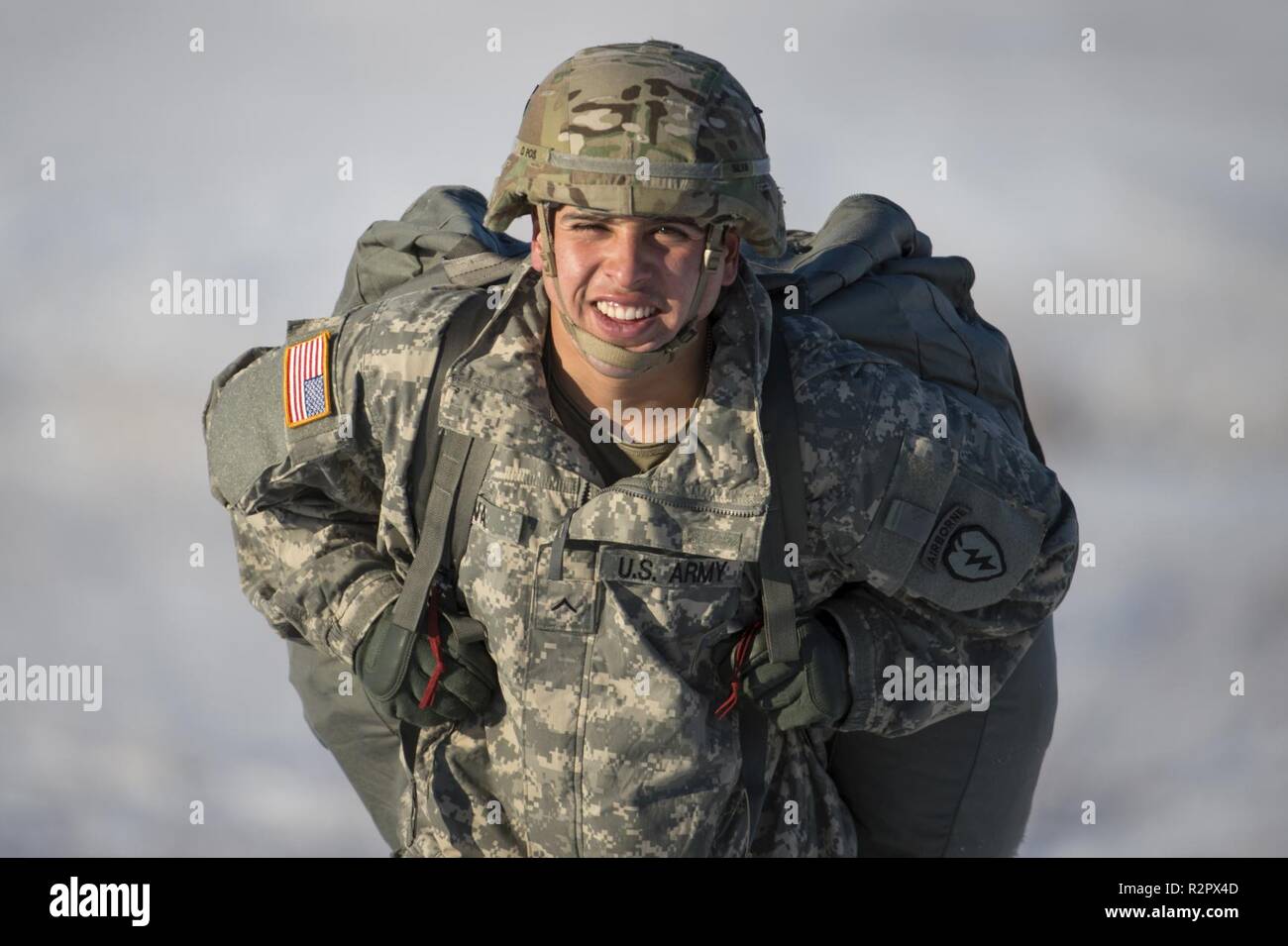 Army soldier jumping from helicopter hi-res stock photography and ...
