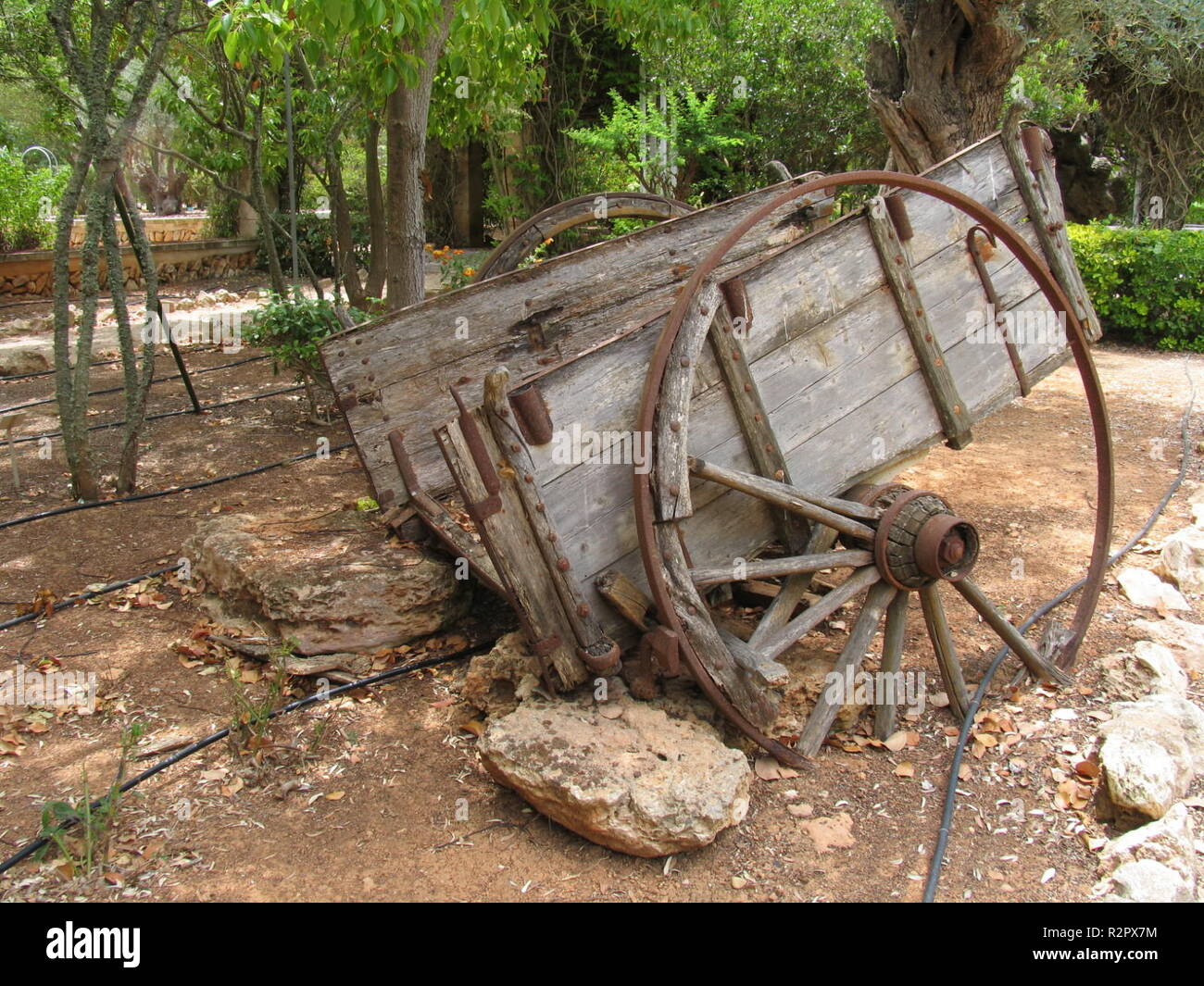 Iron carts hi-res stock photography and images - Alamy