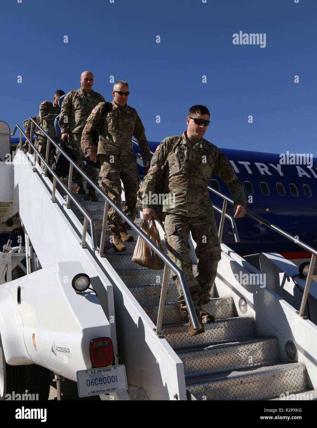 Soldiers from the 503rd MP (Military Police) Battalion (Airborne), 16th ...