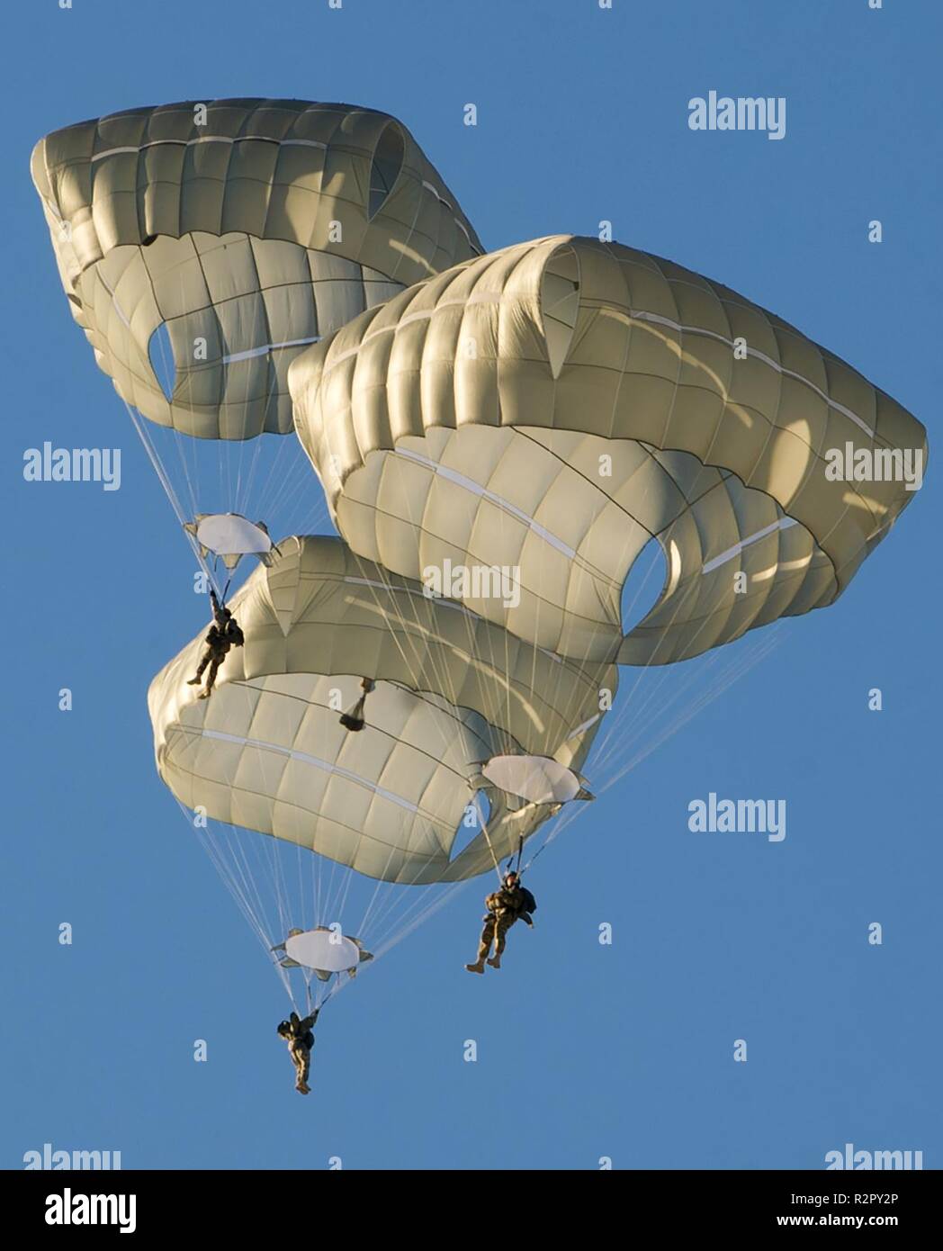 Army soldier jumping from helicopter hi-res stock photography and ...