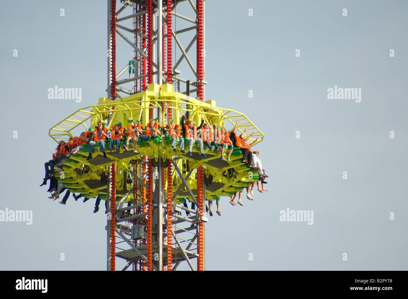 Amusement park tower drop fall hi-res stock photography and images - Alamy