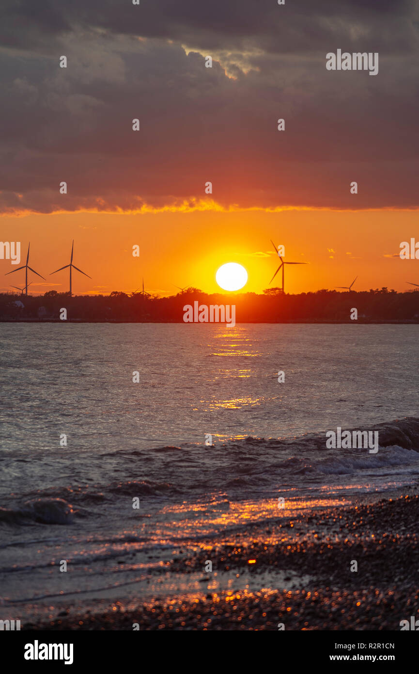 Sunset on Lake Erie Stock Photo - Alamy