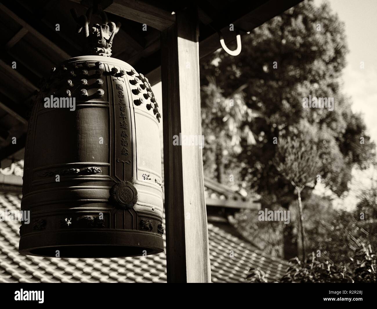 Temple bell at Ryoanji Temple, Kyoto Stock Photo - Alamy