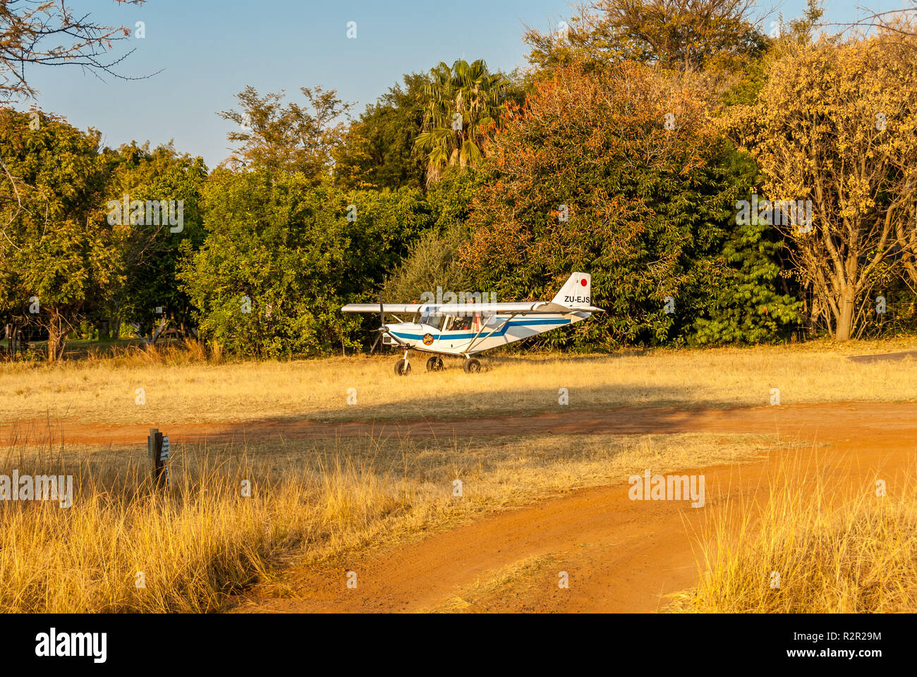 Kunkuru private lodge in the bush veld area of South Africa Stock Photo ...