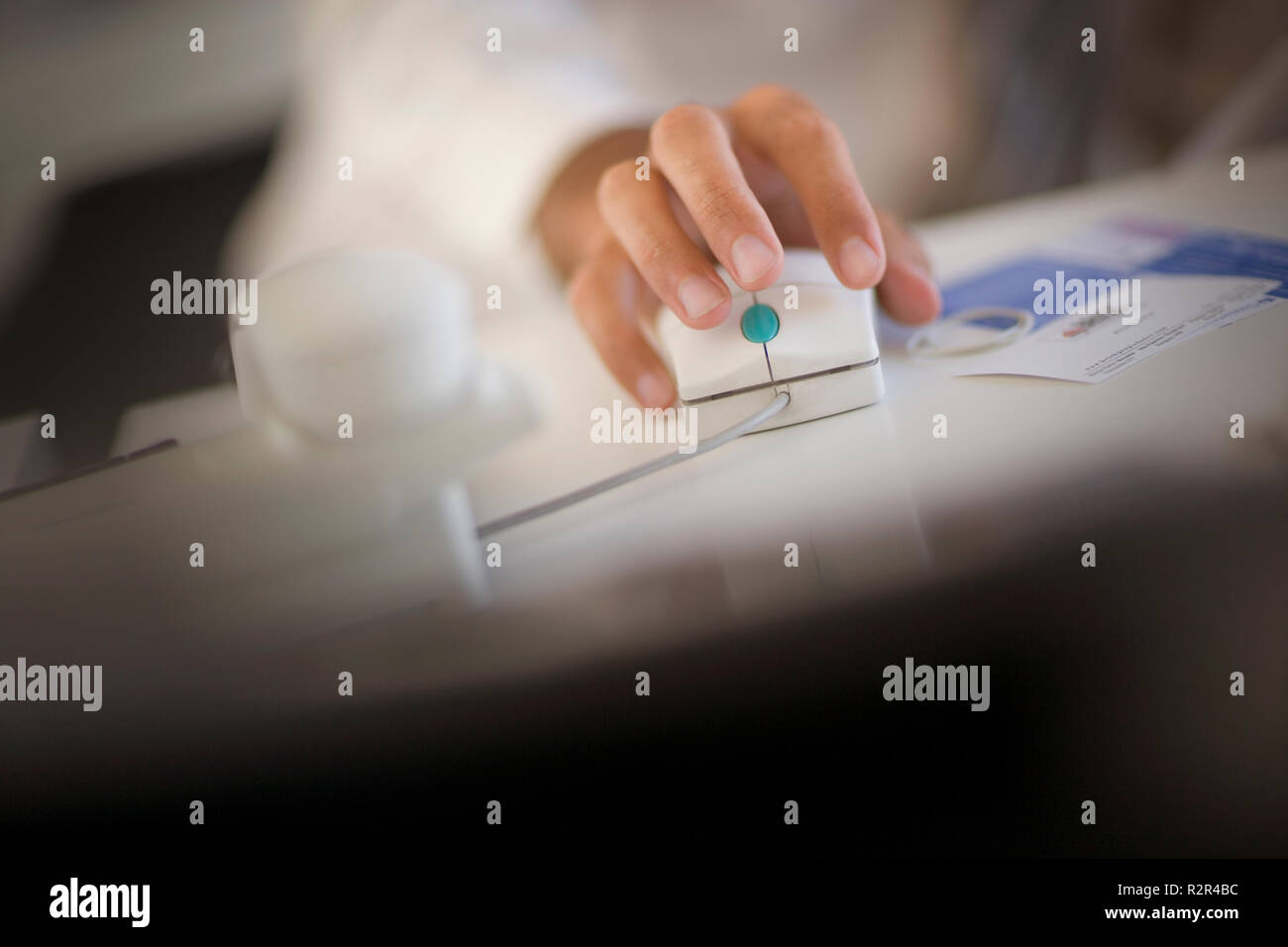 Male hands using computer mouse hi-res stock photography and images - Alamy