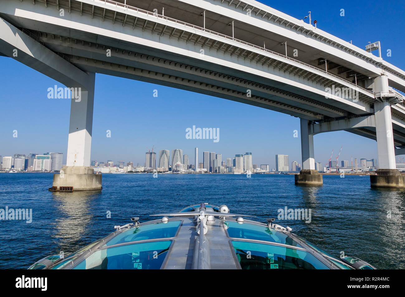 Tokyo, Japan - Jan 4, 2016. Rainbow Bridge and cityscape in Tokyo ...