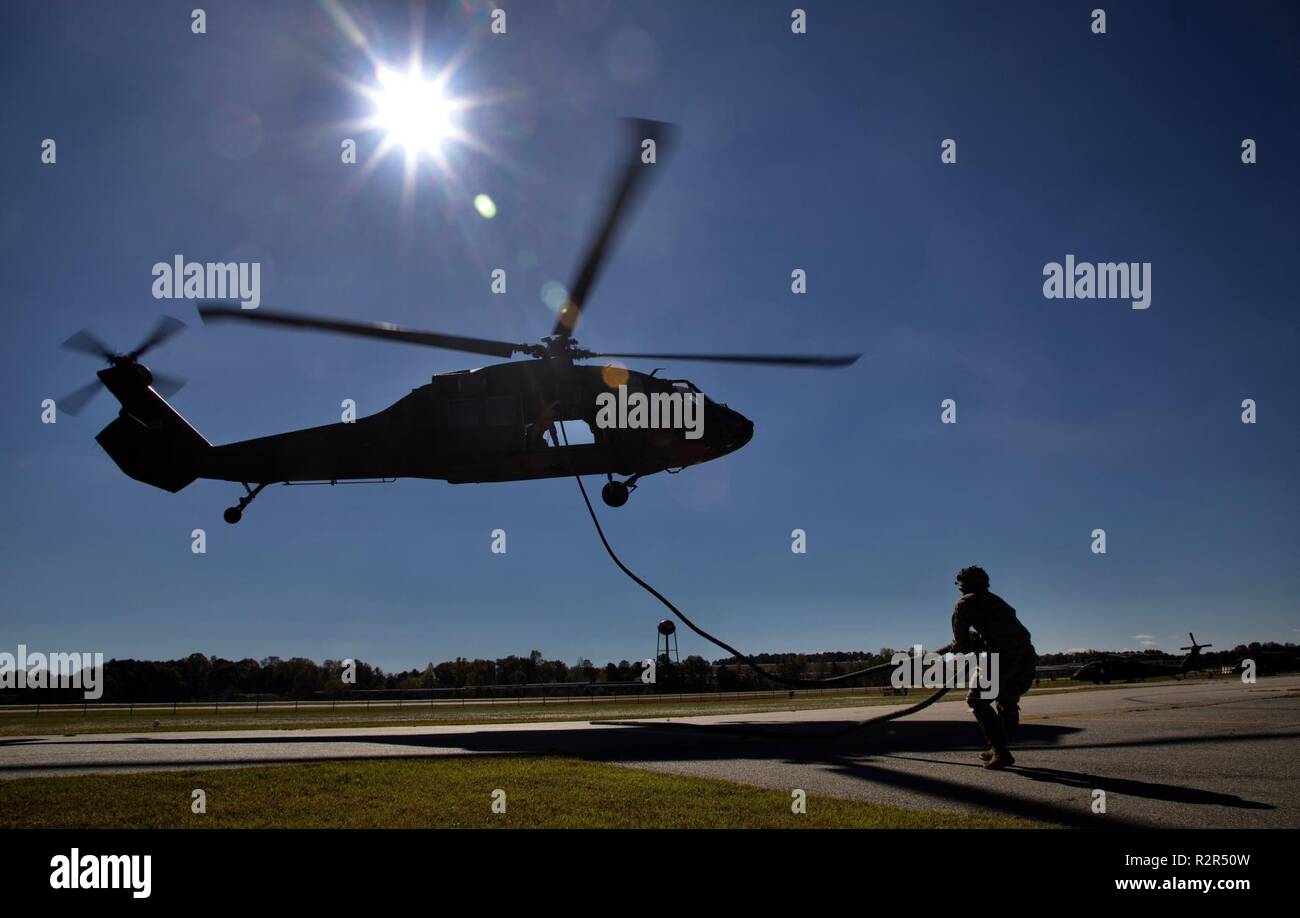 Black hawk fast rope hi-res stock photography and images - Alamy