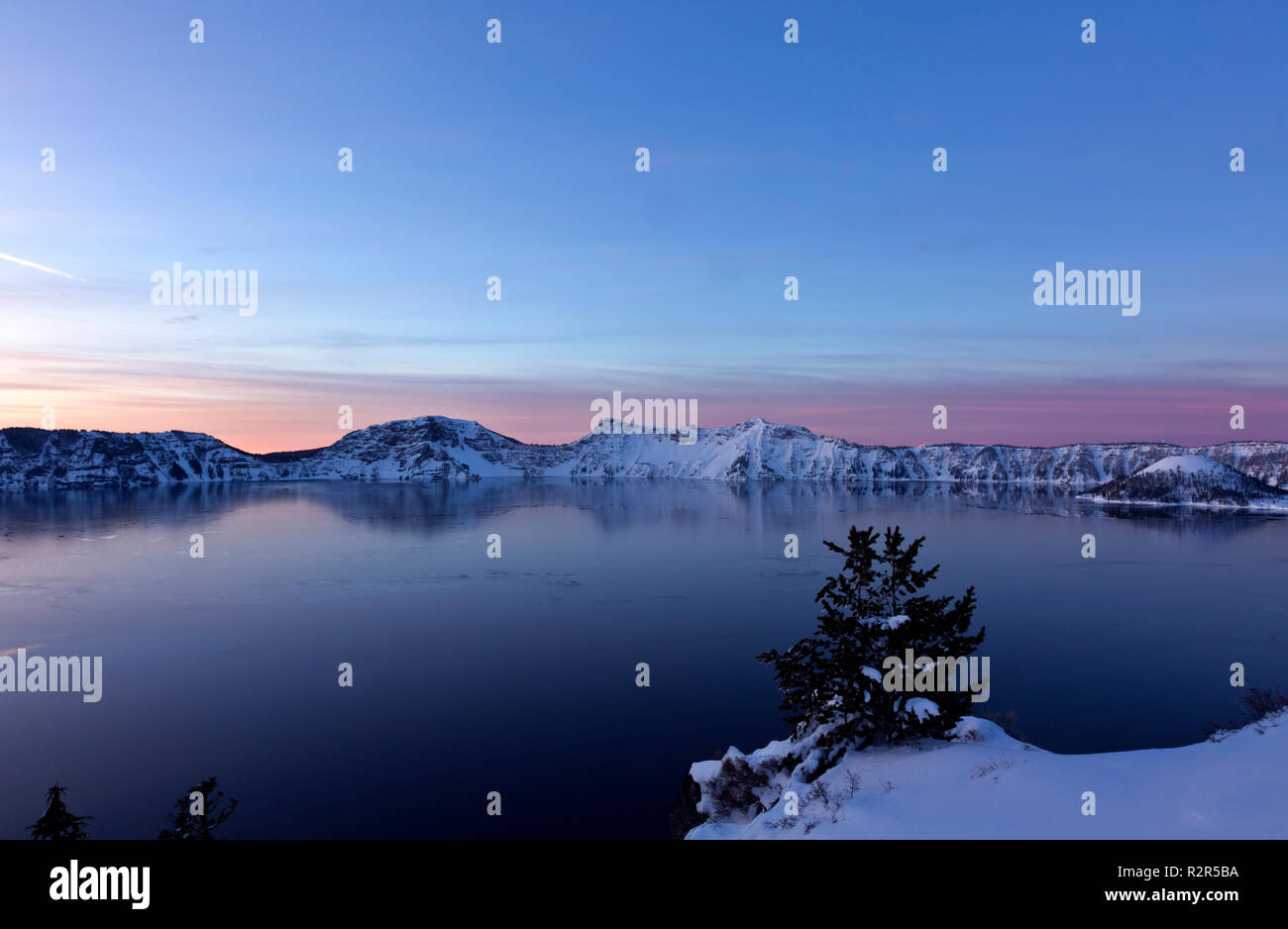 Crater lake national park peak hi-res stock photography and images - Alamy