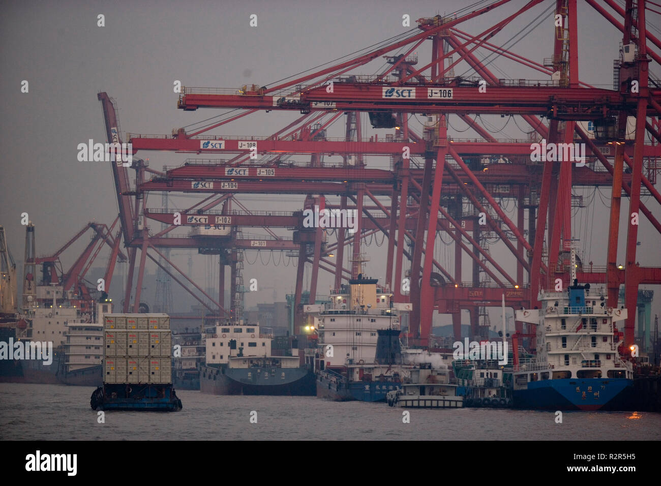 Container ships docked in a shipping port Stock Photo - Alamy
