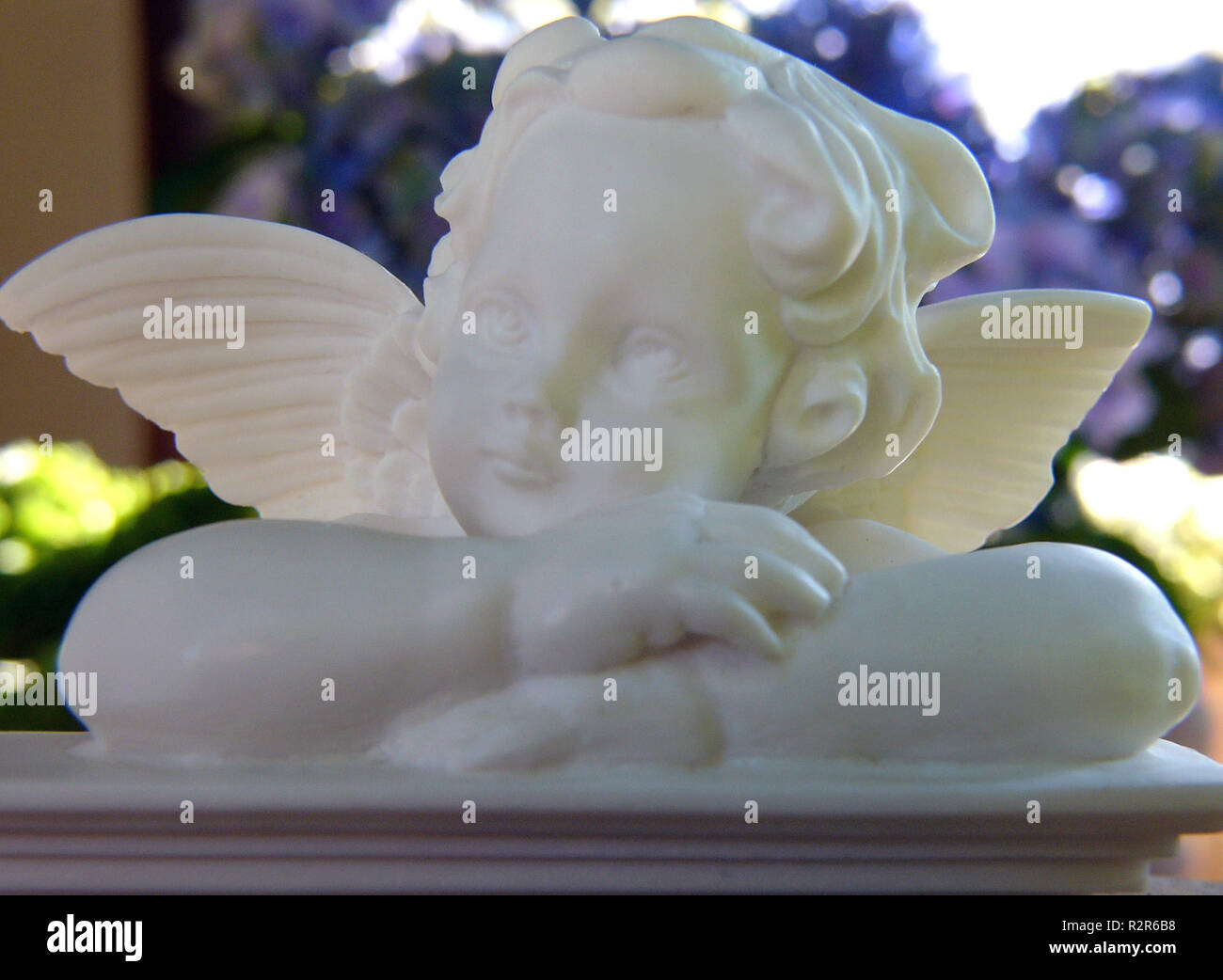 Alabaster angel hi-res stock photography and images - Alamy