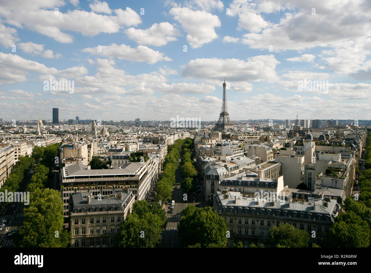 Eiffelturm park hi-res stock photography and images - Alamy