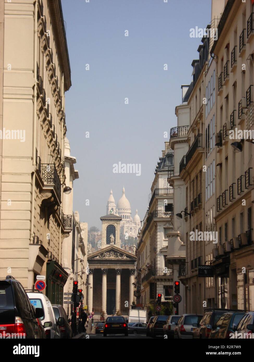 Houses paris hi-res stock photography and images - Alamy