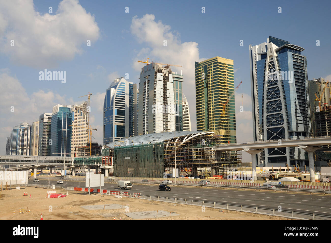 Dubai metrostation hi-res stock photography and images - Alamy