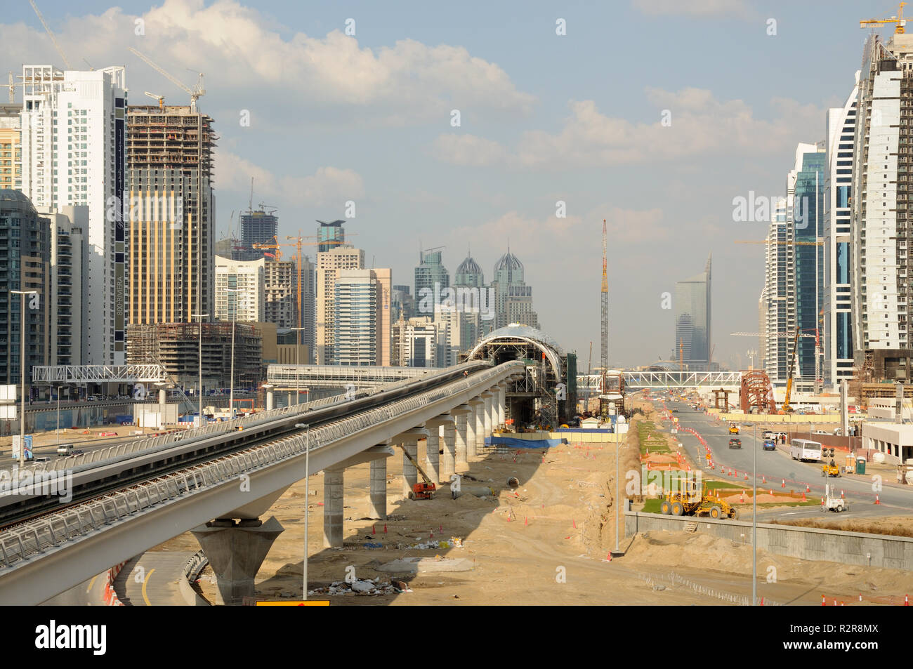 Dubai metrostation hi-res stock photography and images - Alamy