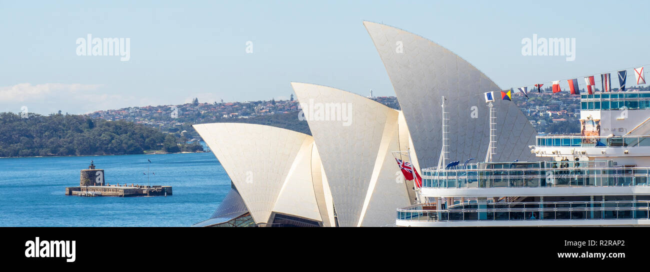 Royal class cruise ship Majestic Princess, Sydney Opera House Fort ...