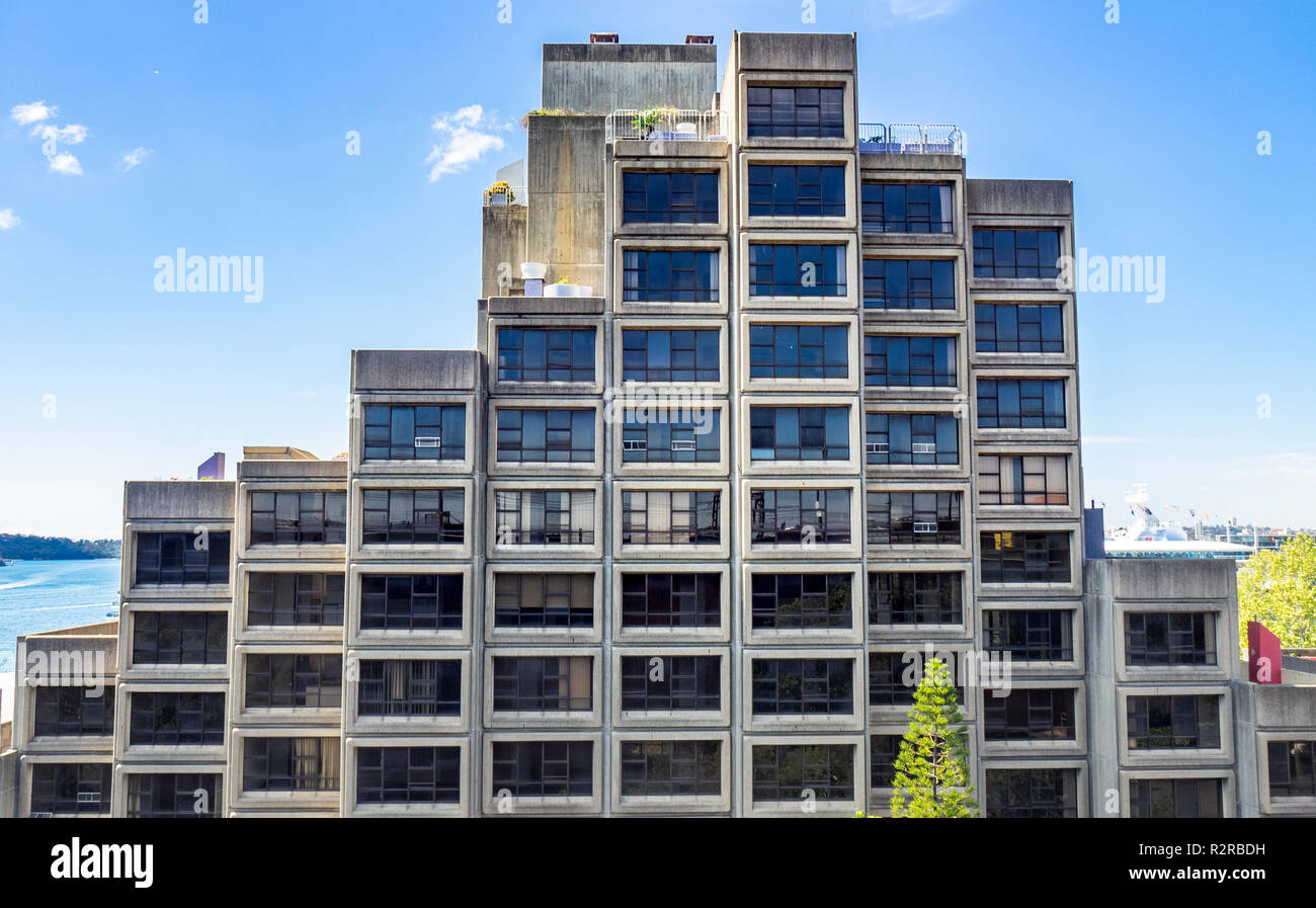 Public housing complex hi-res stock photography and images - Alamy
