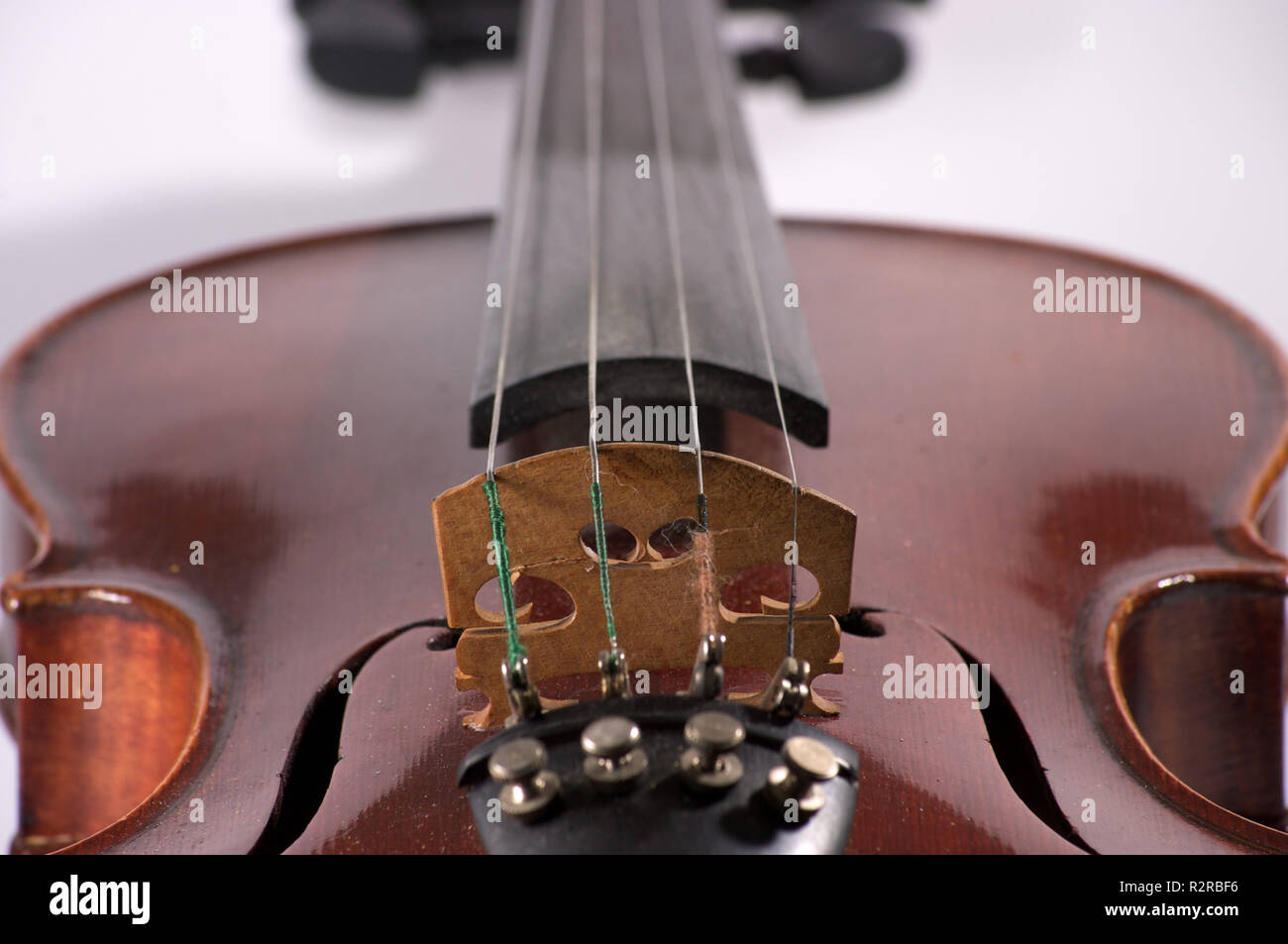 Violin manufacture hi-res stock photography and images - Alamy