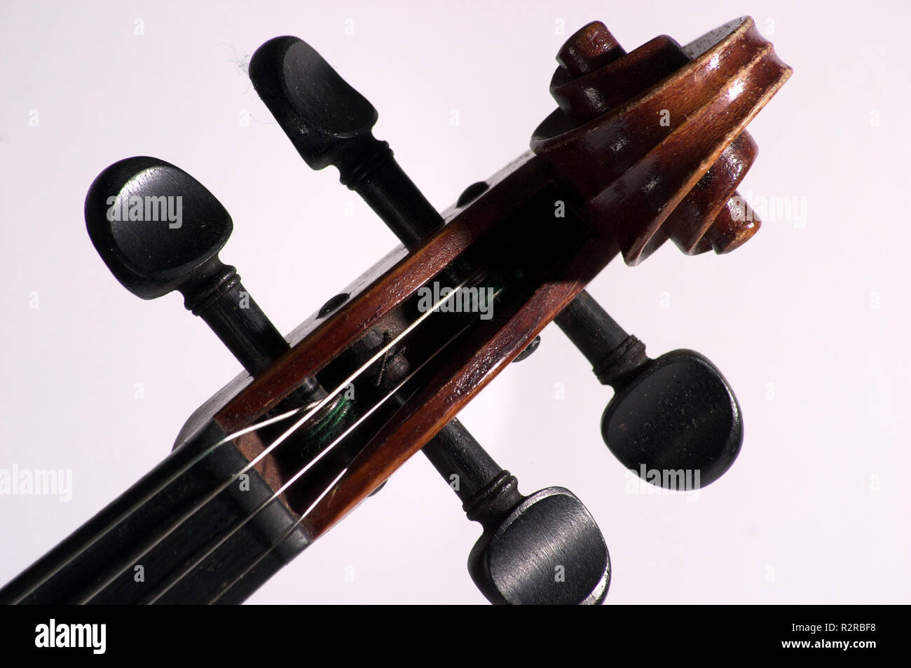 Violin factory hi-res stock photography and images - Alamy