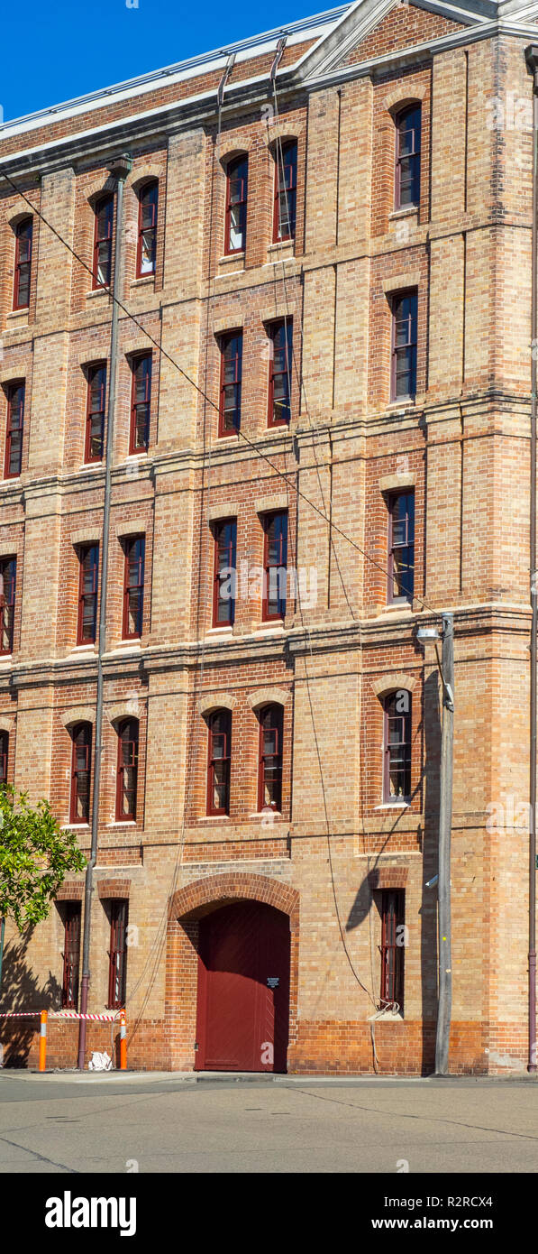 Red brick warehouse wall windows hi-res stock photography and images ...