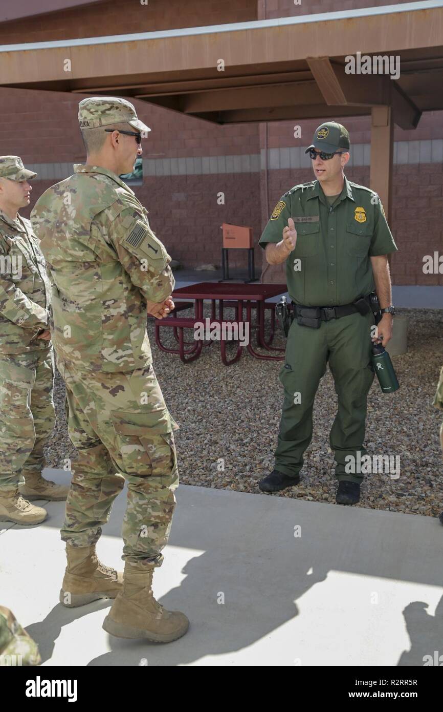 Supervisory U.S. Border Patrol Agent Neil Brady briefs Soldiers ...