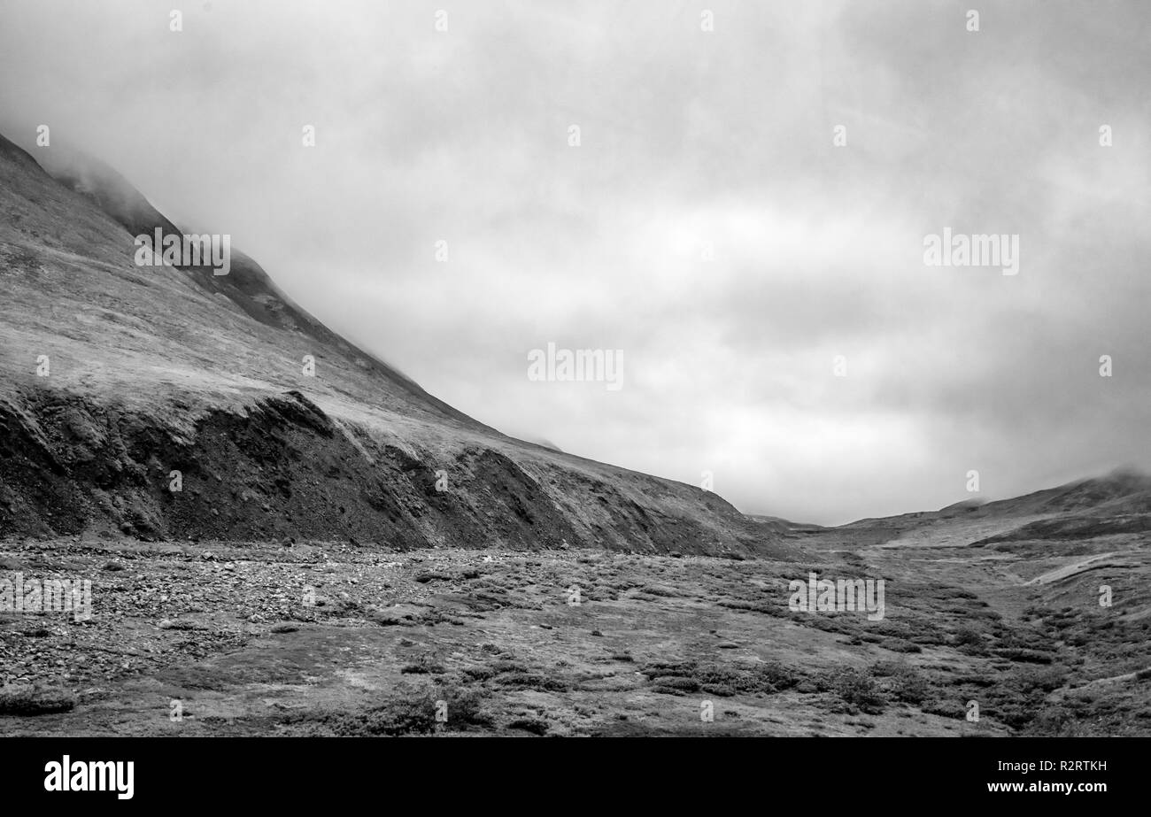 Continental divide at atigun pass hi-res stock photography and images ...