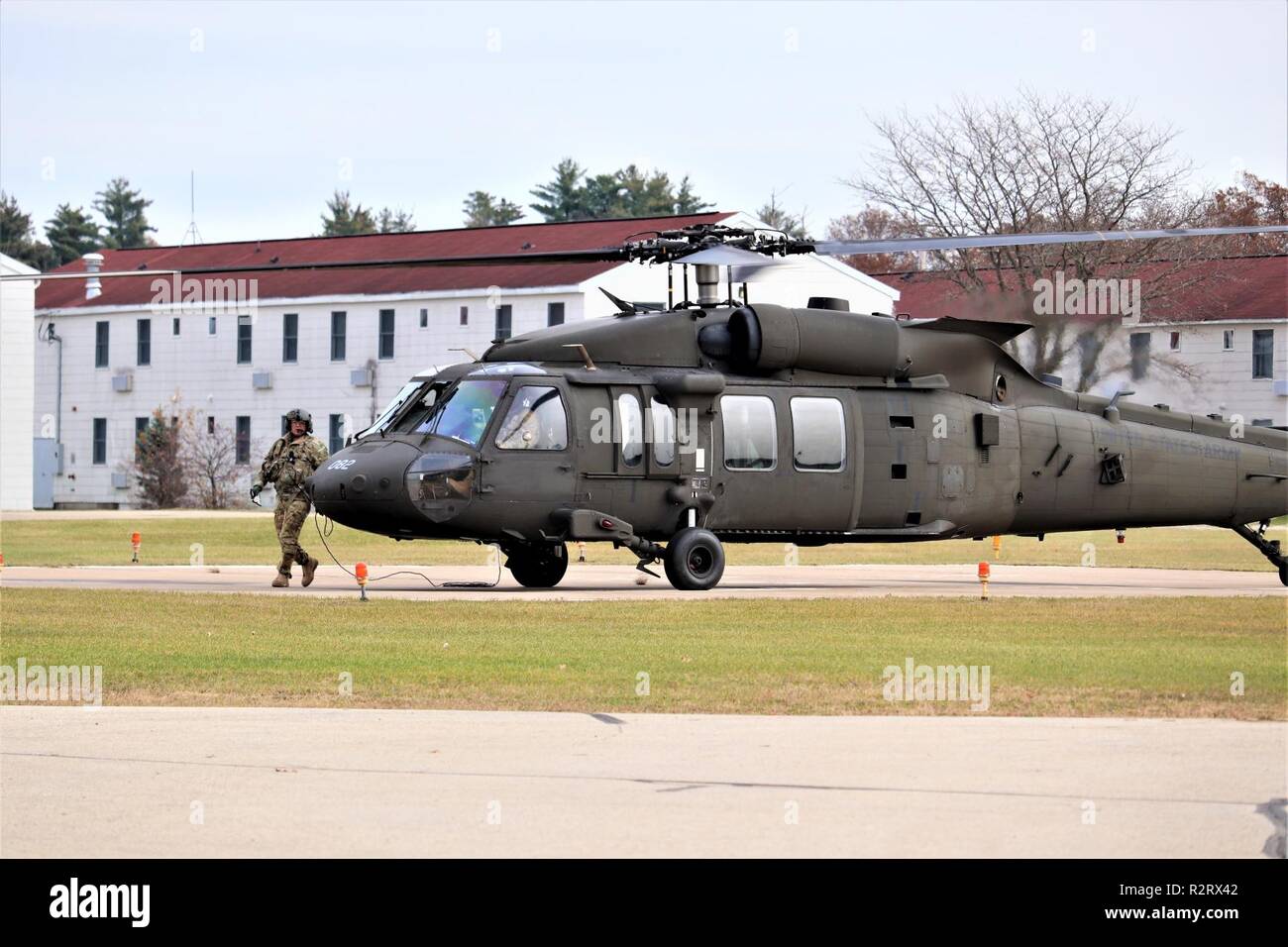 An aircrew with the 1st Battalion, 147th Aviation Regiment of the ...