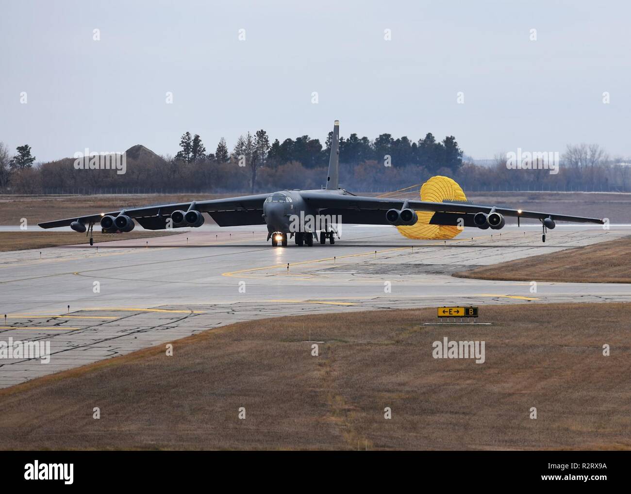Electromagnetic spectrum operations hi-res stock photography and images ...