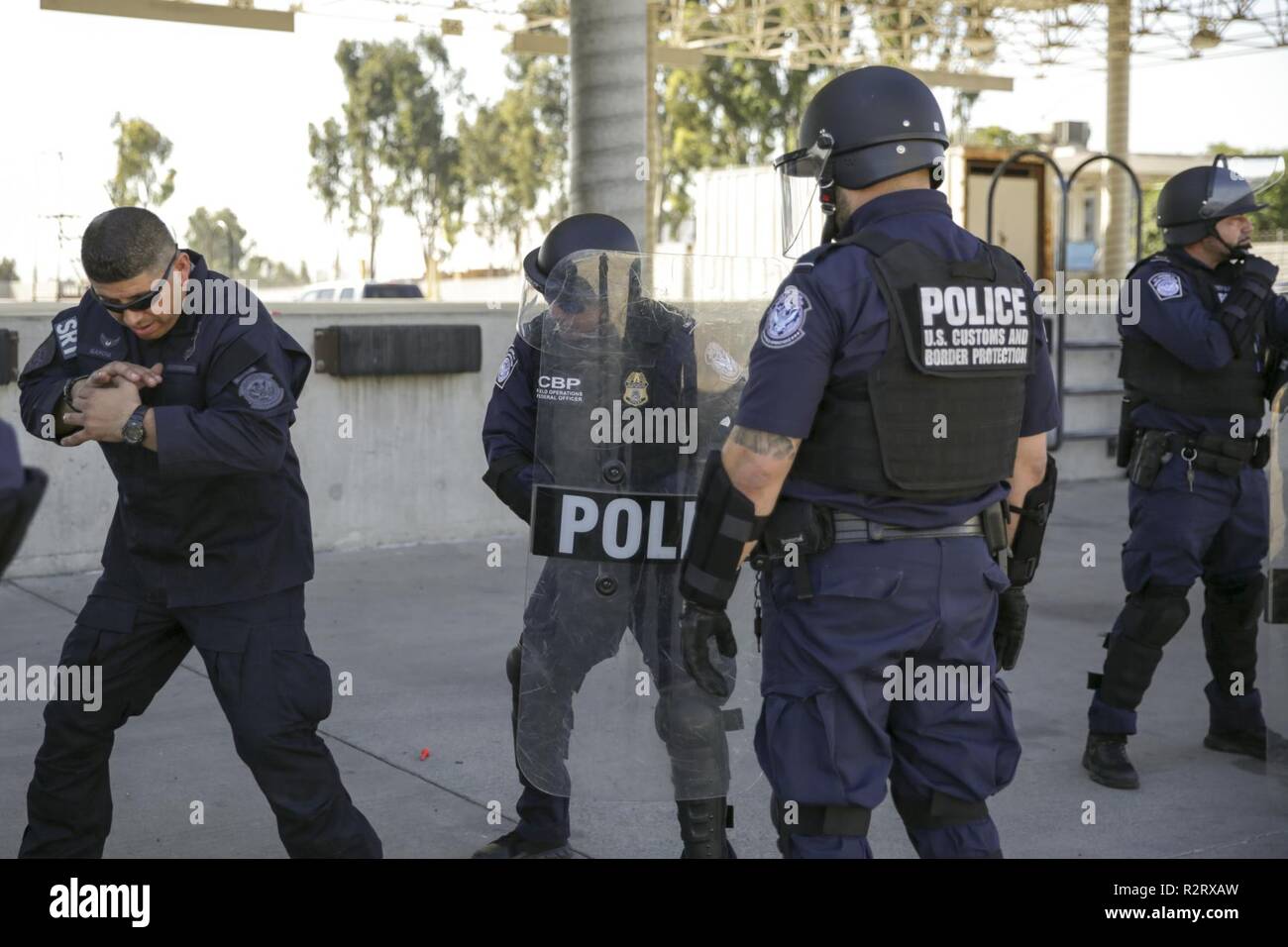 Officers From The San Diego Field Office Special Response Team Srt Conduct Training Exercises