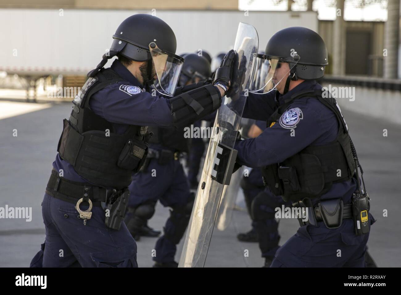 Officers from the San Diego Field Office Special Response Team (SRT ...